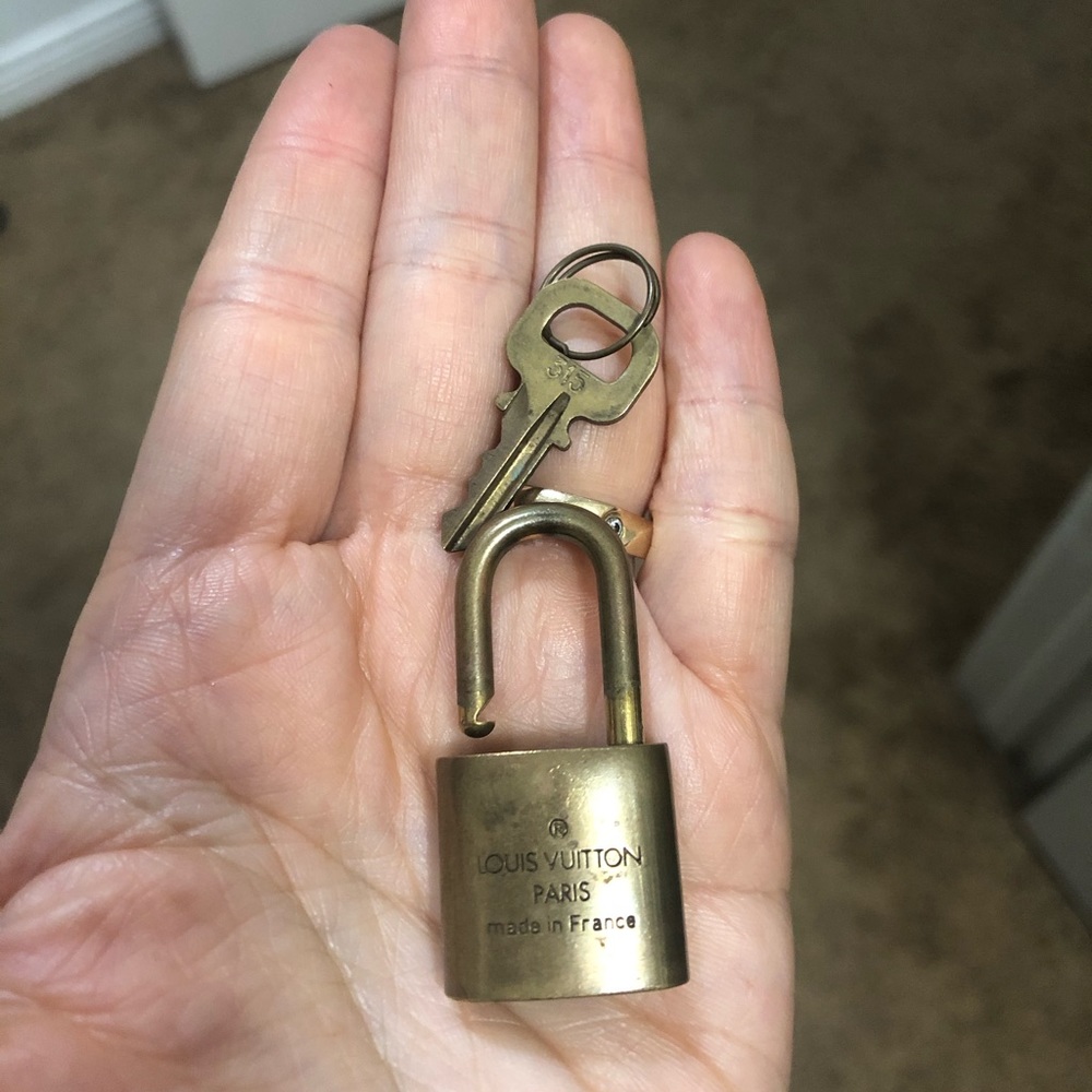 Authentic Lock And Key 315 - Gem
